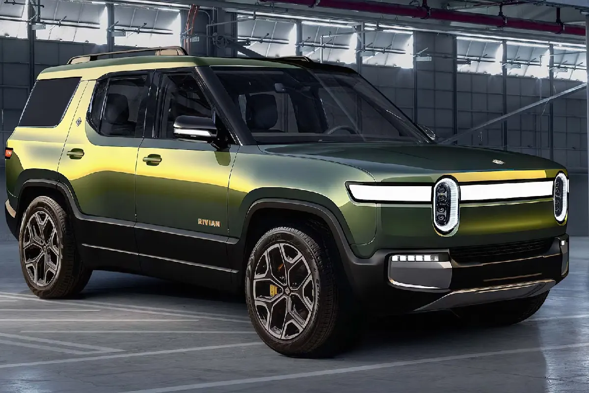 Elon Musk advierte: Rivian en bancarrota en seis trimestres